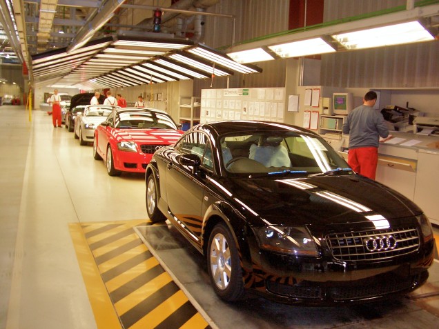 Audi sees profit margin dropping to 6% on new models, report says